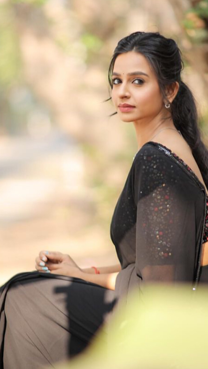 Serial Actress Divya 60 Photos - Moonagedaydream.film