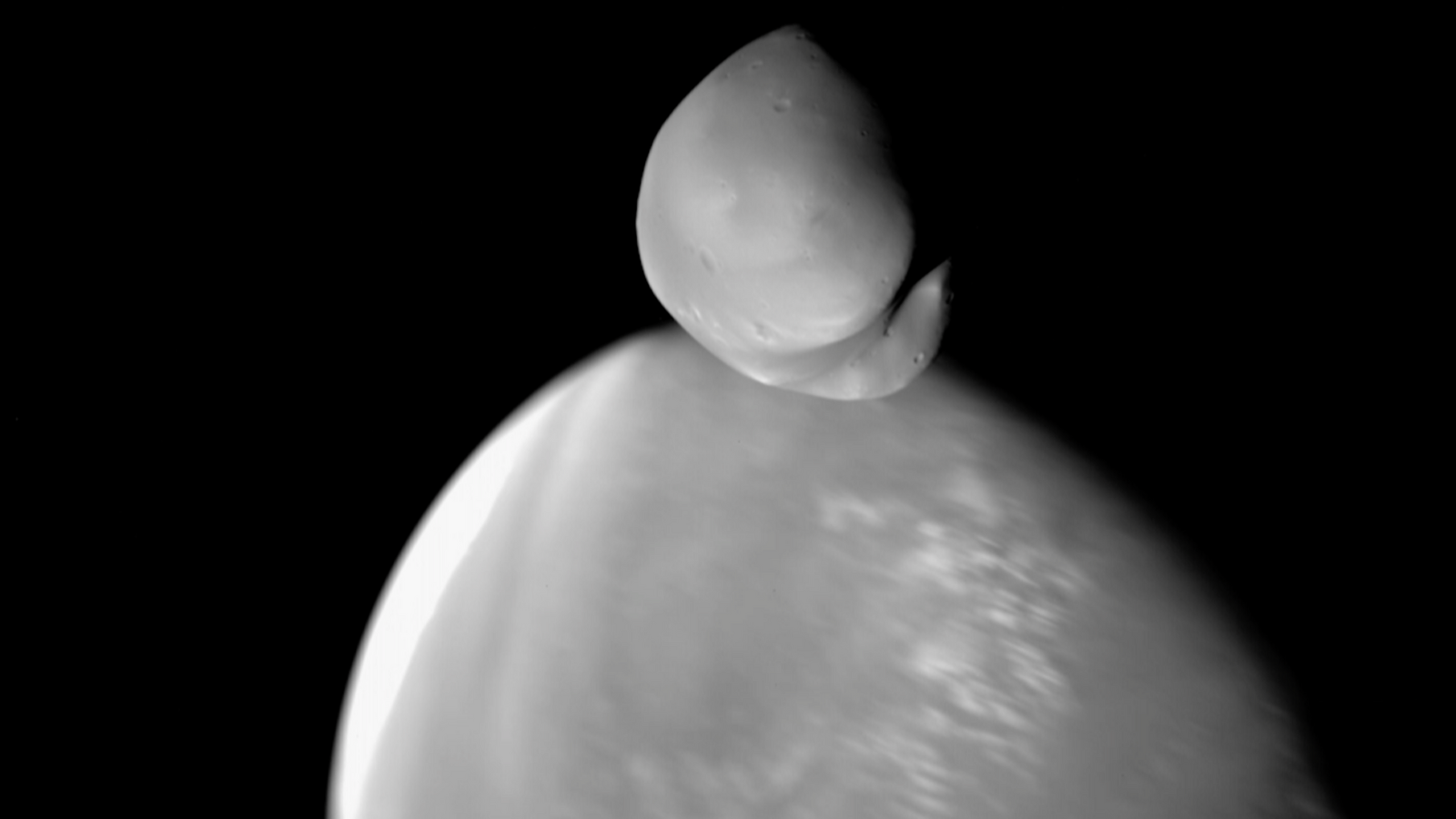 UAE spacecraft buzzes Mars' little moon