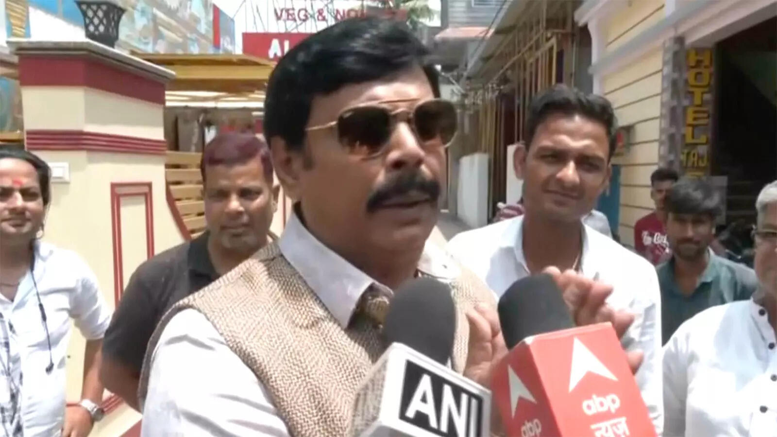 Anand Mohan Singh Leaves From Saharsa To Surrender As His Parole Ends