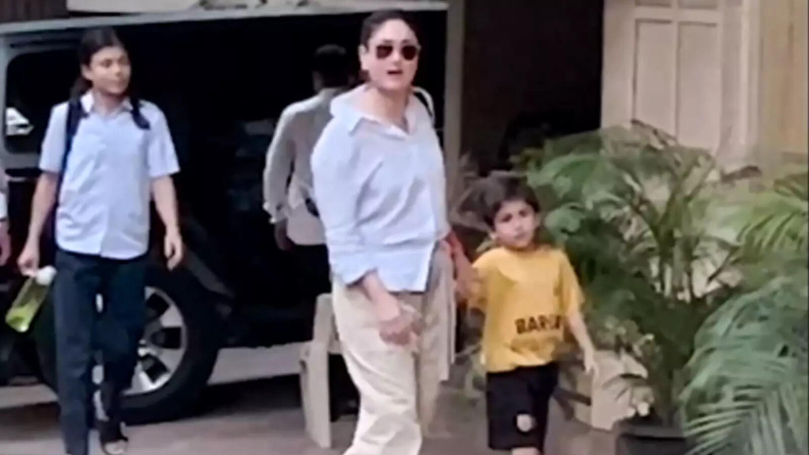 Kareena Kapoor Khan gets spotted with Taimur; fan asks, 'Is she angry?'