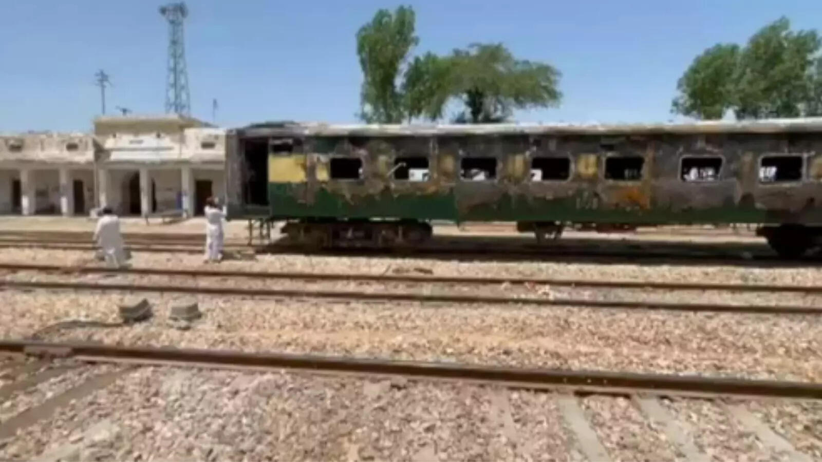 Train fire kills several in southern Pakistan