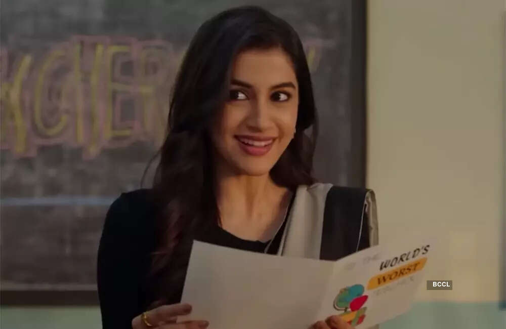 Staffroom Web Series: Review, Trailer, Star Cast, Songs, Actress Name ...