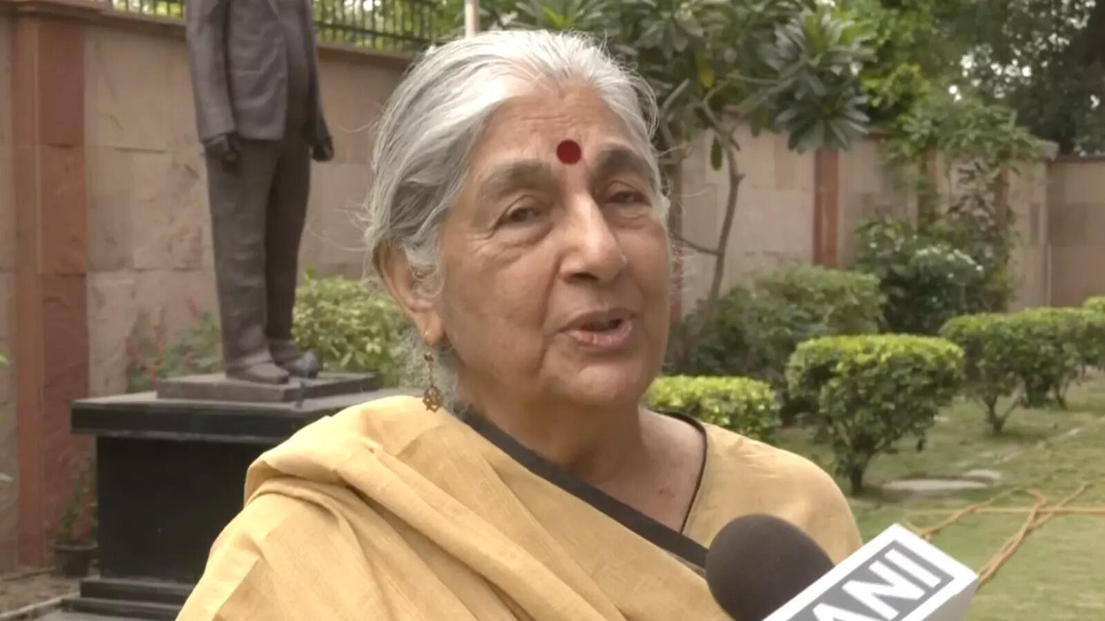 “Personal attack against another leader is not right” Subhashini Ali on ...