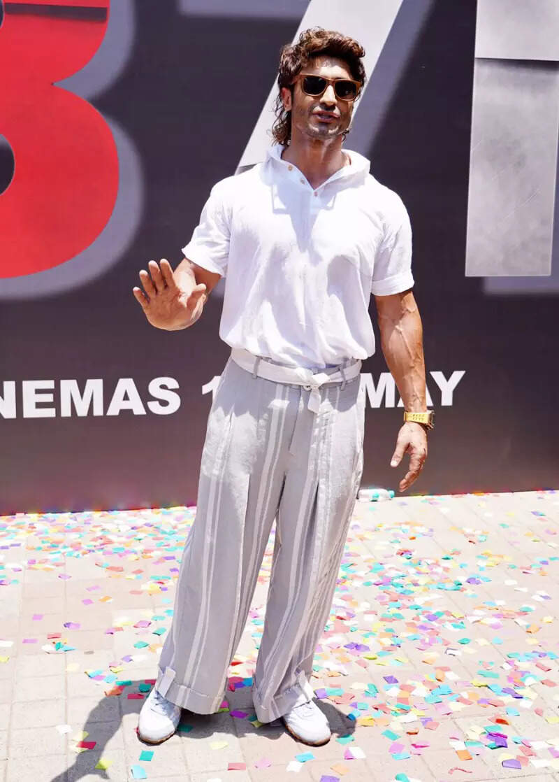 Vidyut Jammwal unveils the poster of IB 71- The Etimes Photogallery Page 4