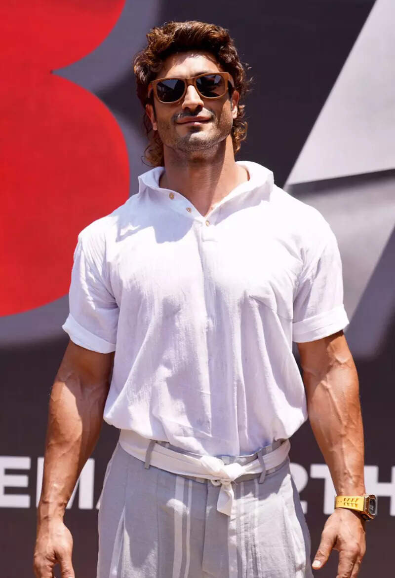 Vidyut Jammwal unveils the poster of IB 71- The Etimes Photogallery Page 5