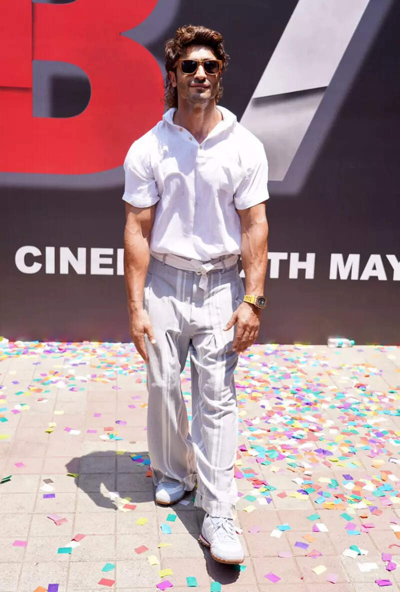 Vidyut Jammwal unveils the poster of IB 71- The Etimes Photogallery Page 2