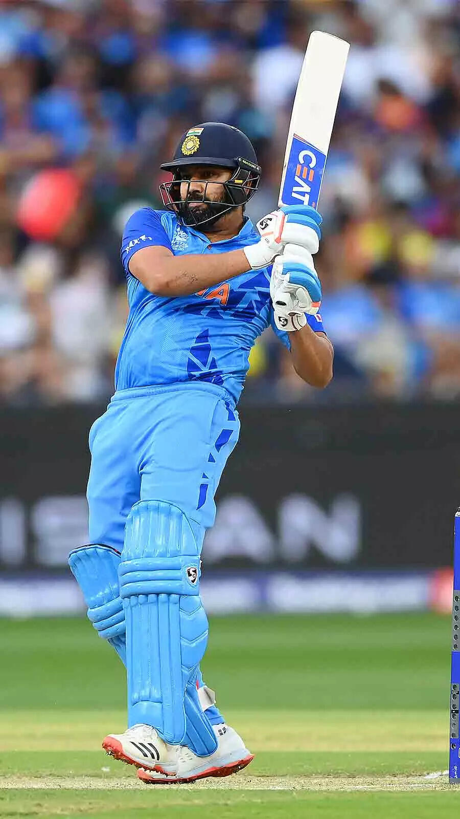 Birthday boy Rohit Sharma lauded by Mumbai Indians' teammates on ...