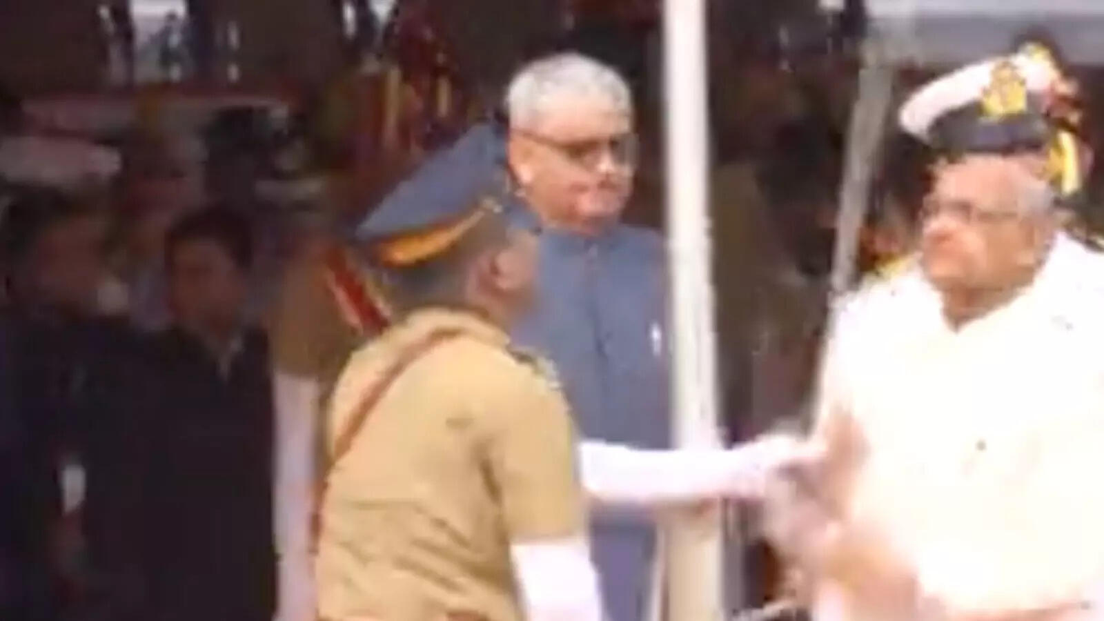 Maharashtra Governor Ramesh Bais unfurls National Flag on Foundation ...