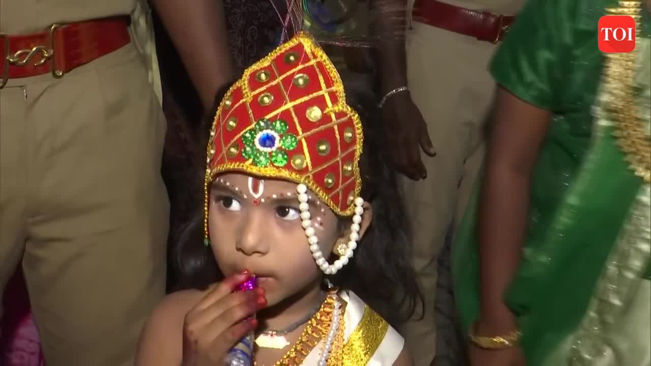 Chithirai festival: Procession ceremony held at Meenakshi Amman Temple ...