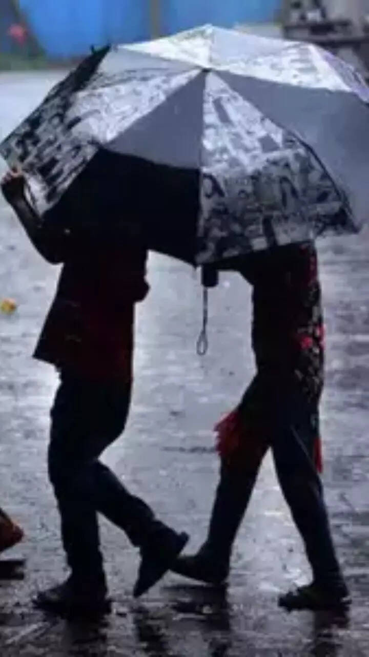 Rain lashes parts of Delhi-NCR, brings temperature down | Delhi News ...