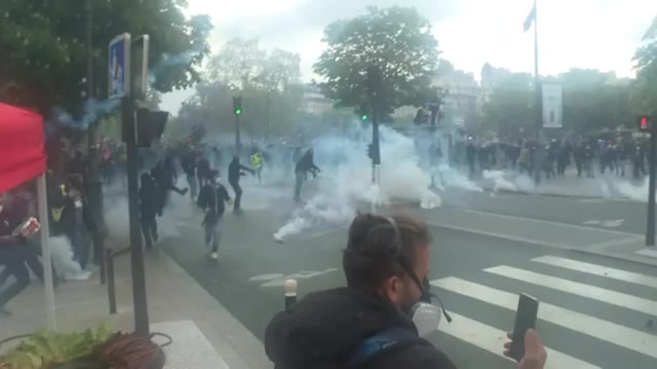 May Day: Tear gas, smoke bombs at Paris protest