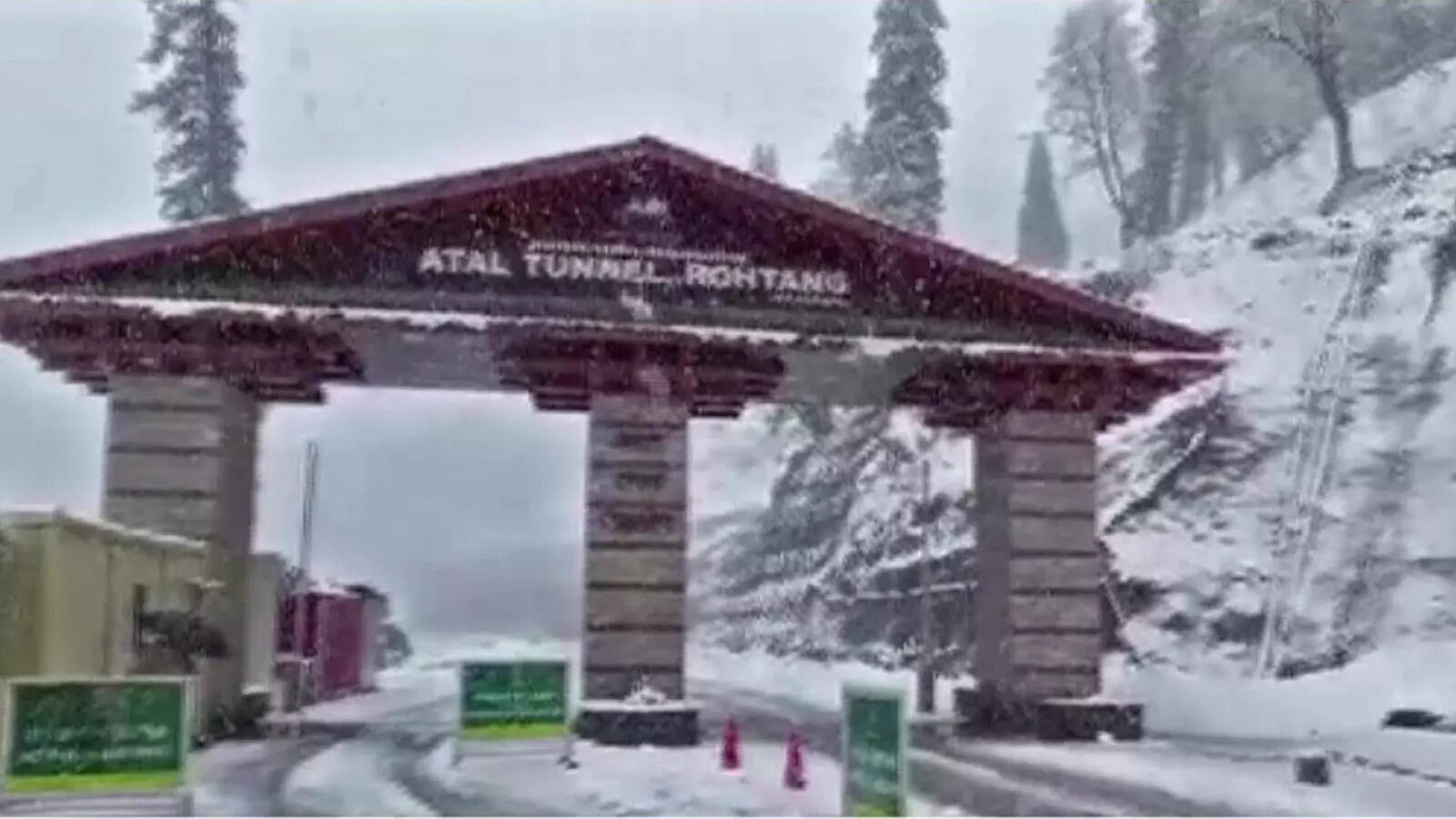 HP: Fresh spell of snow covers Kullu; roads near Atal Tunnel closed