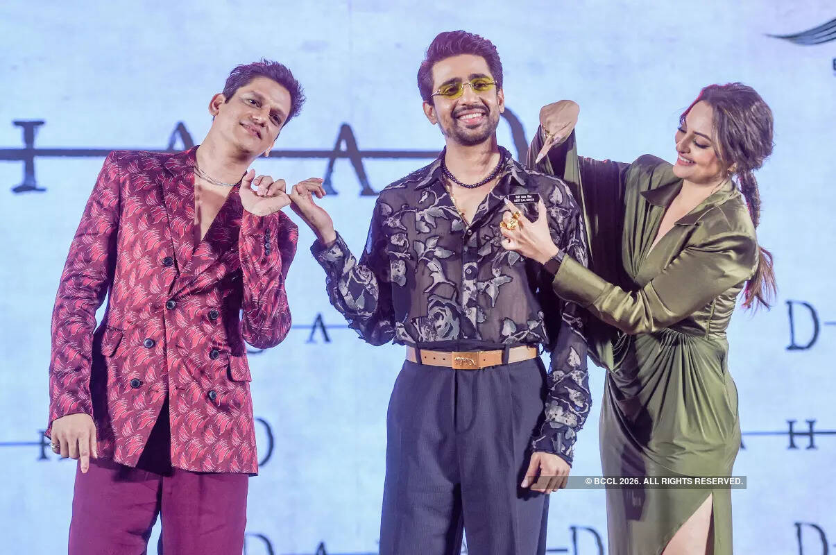 Sonakshi Sinha, Vijay Varma and other celebs grace the trailer launch ...