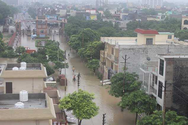 Rainfall breaks 50-yr record in Mathura, flood alert in low-lying areas ...