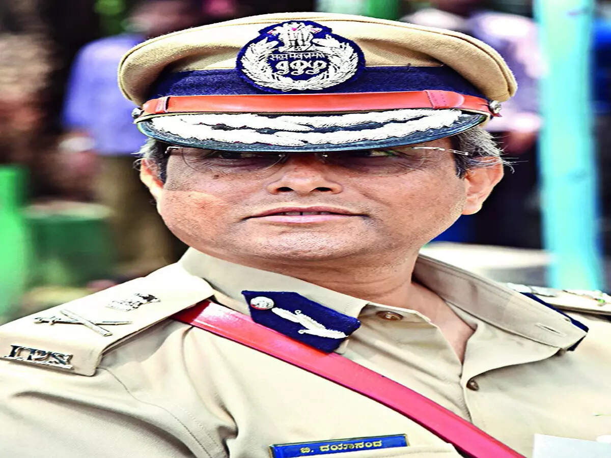 Hands-on top cop
