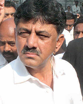 D K Shivakumar: D K Shivakumar gets bail as Congress bays for I-T chief ...