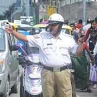 A traffic cop who thousands say is simply awesome