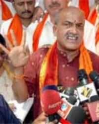 Muthalik to sue 'pink chaddi' campaigners