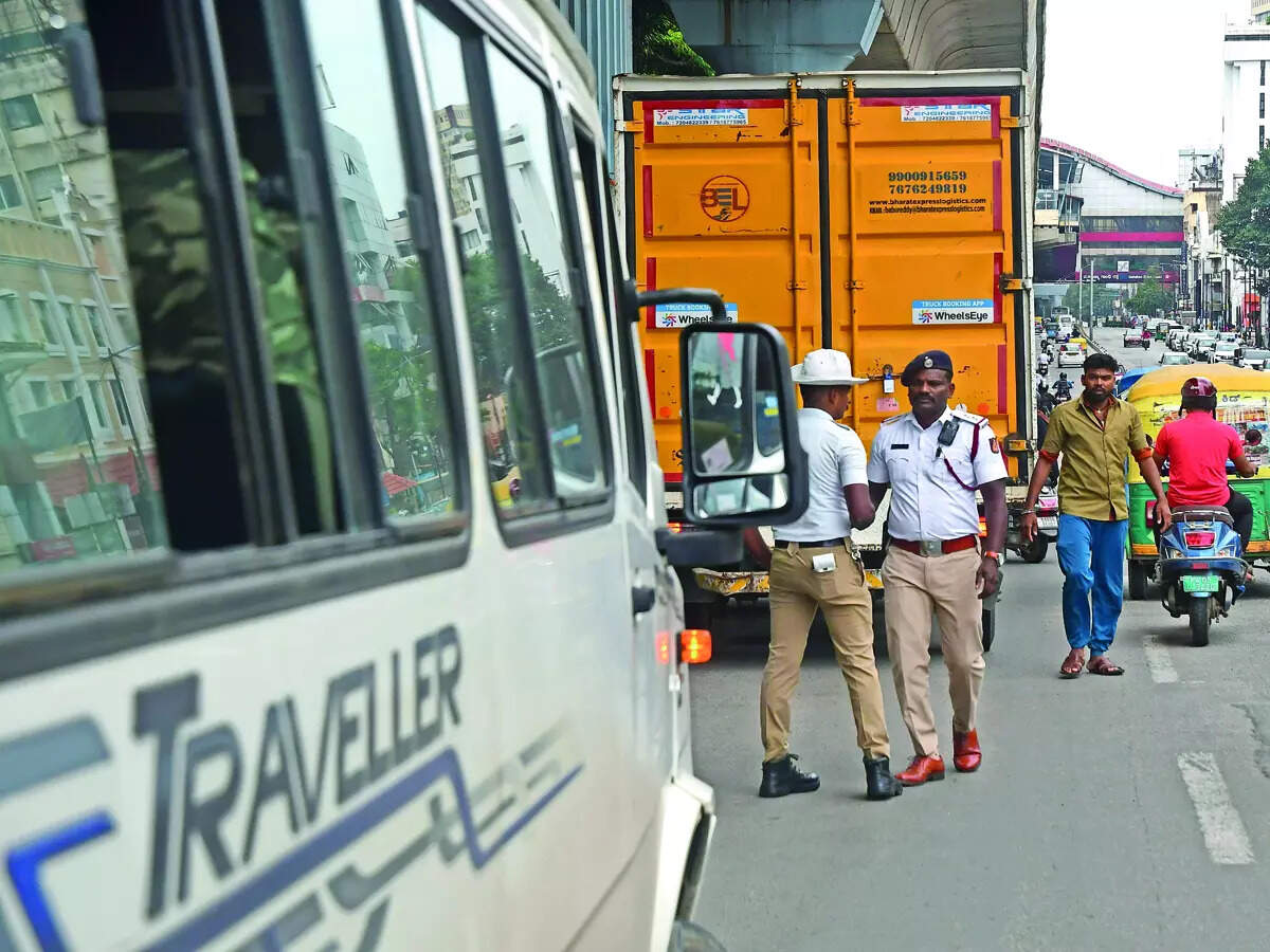Law enforcement helps traffic police tackle city gridlock
