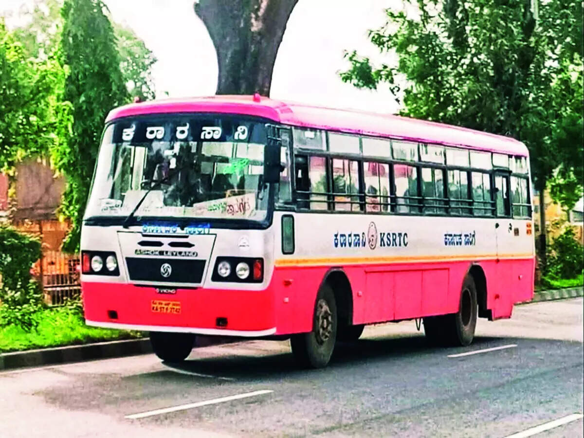 KSRTC driver caught on camera using mobile phone