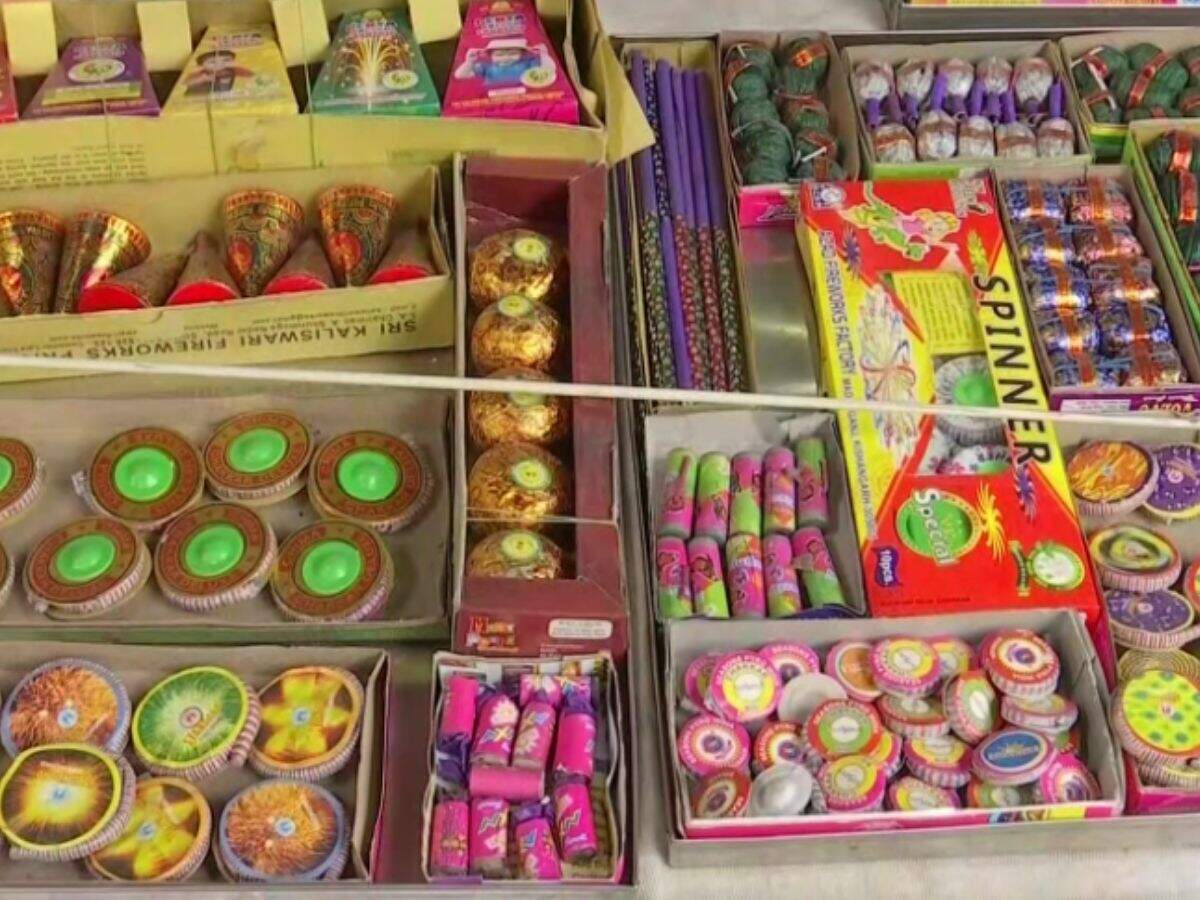 All types of firecrackers banned in Delhi from November 7 to 30 ...