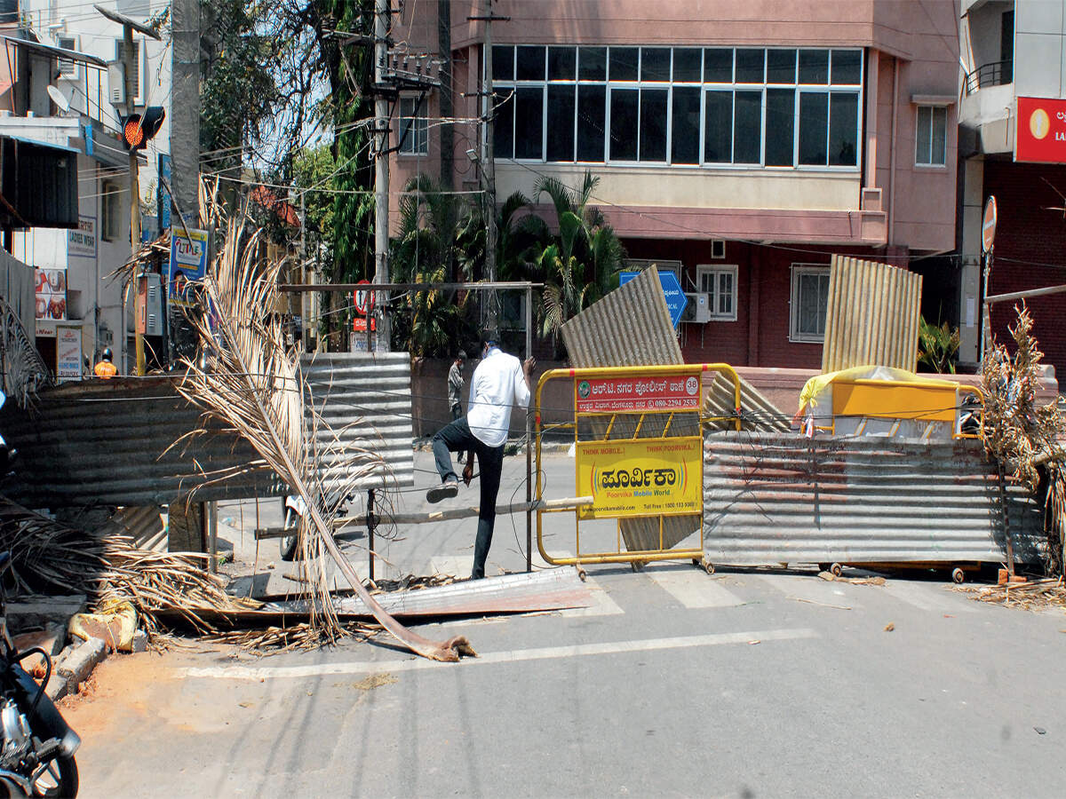 Case against 4 for breaking barricades in RT Nagar