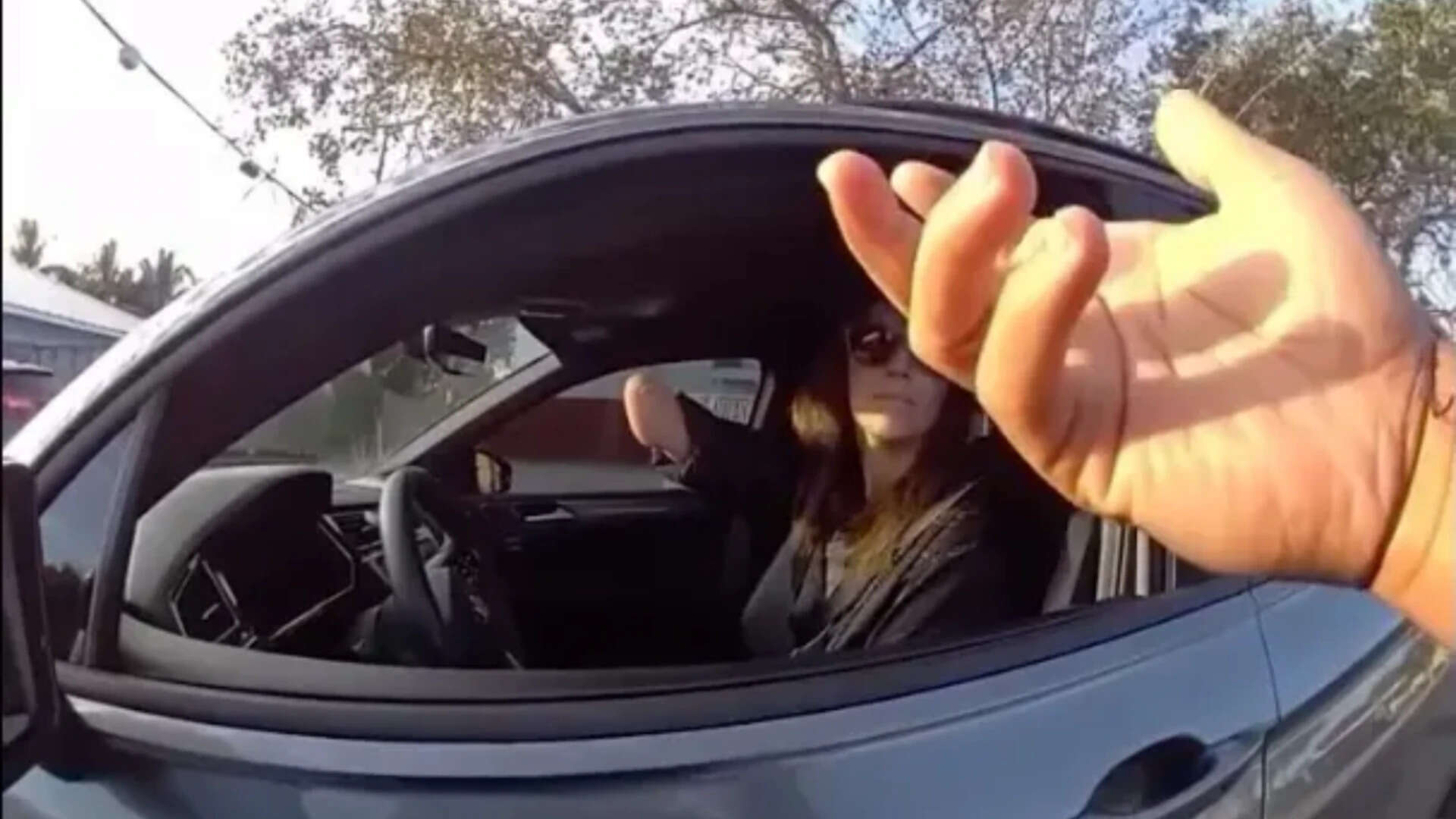 Florida influencer with no right hand gets ticket for…