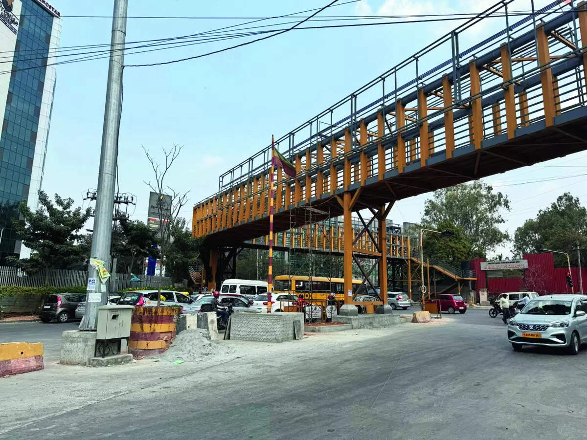 Skywalk that leads right up to busy metro station