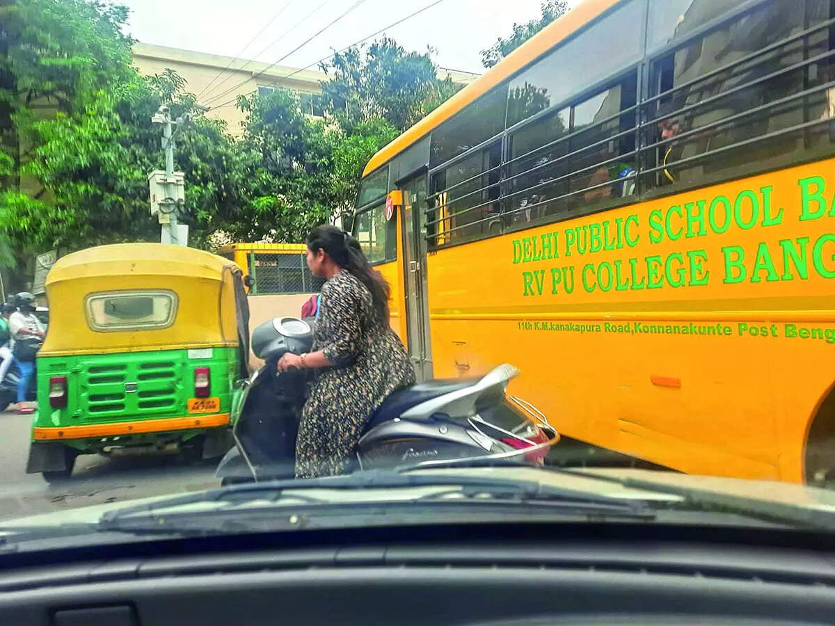 Gridlock chaos near schools raises safety alarm