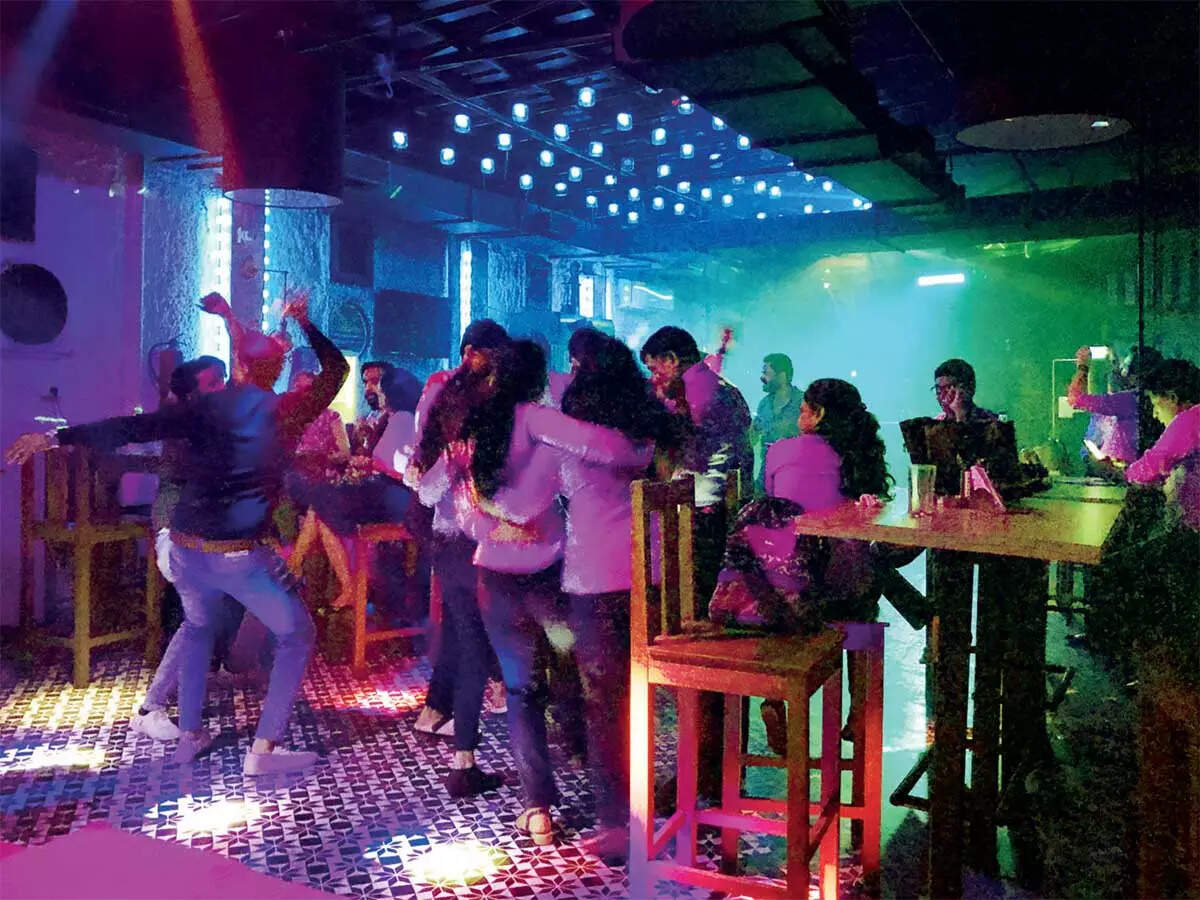 Bengaluru: Pubs, hotels request to stay open till 11.30 pm