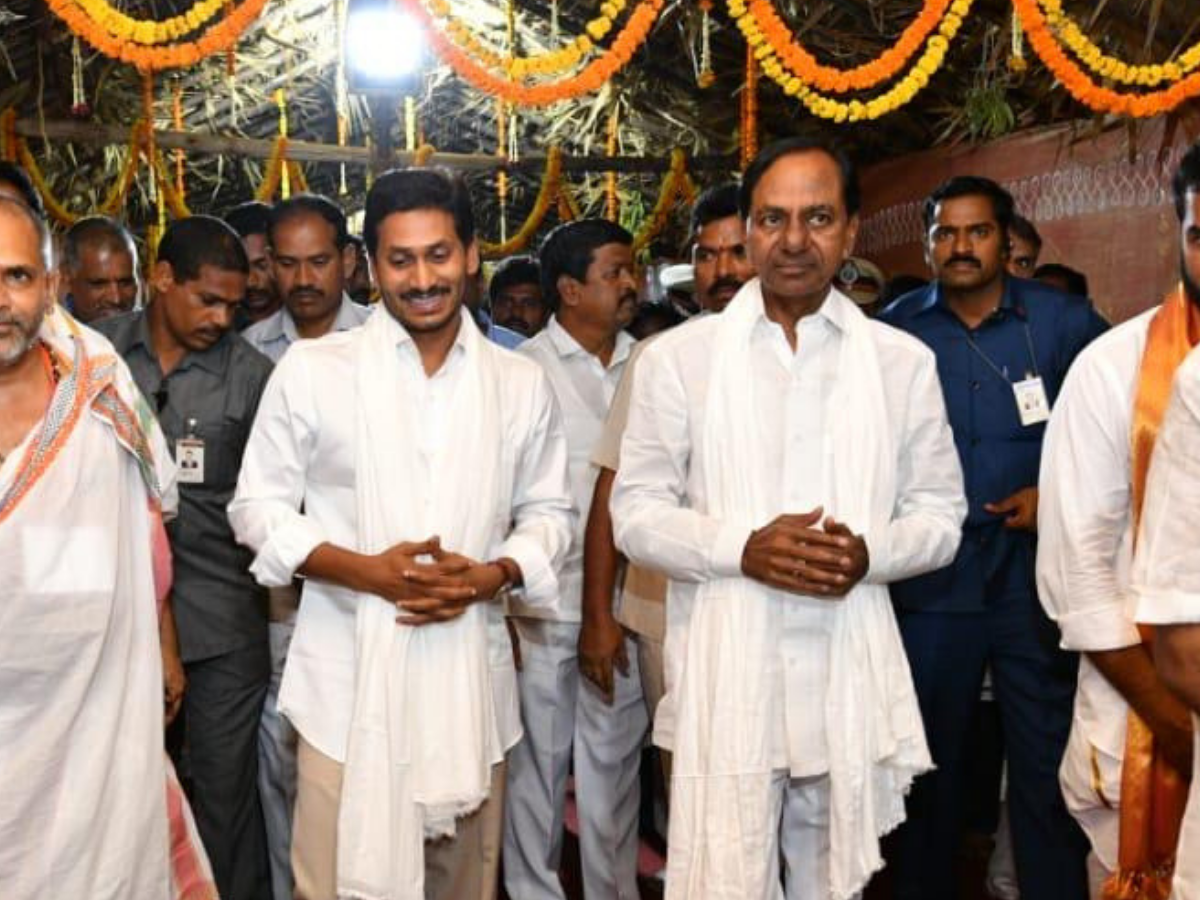hyderabad: K Chandrasekhar Rao, YS Jaganmohan Reddy strengthen bond ...