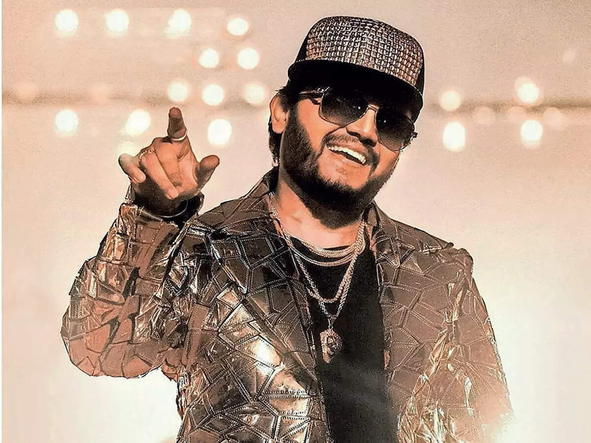 Sakath Movie Review : Ah! The exciting twists & turns of life