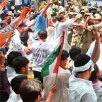 Cong defies curfew, war heats up in UP