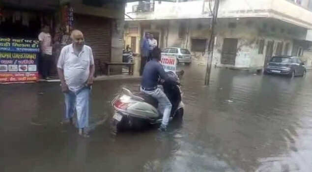 ambala: Haryana: Rain lashes Ambala as streets flooded, drainages ...