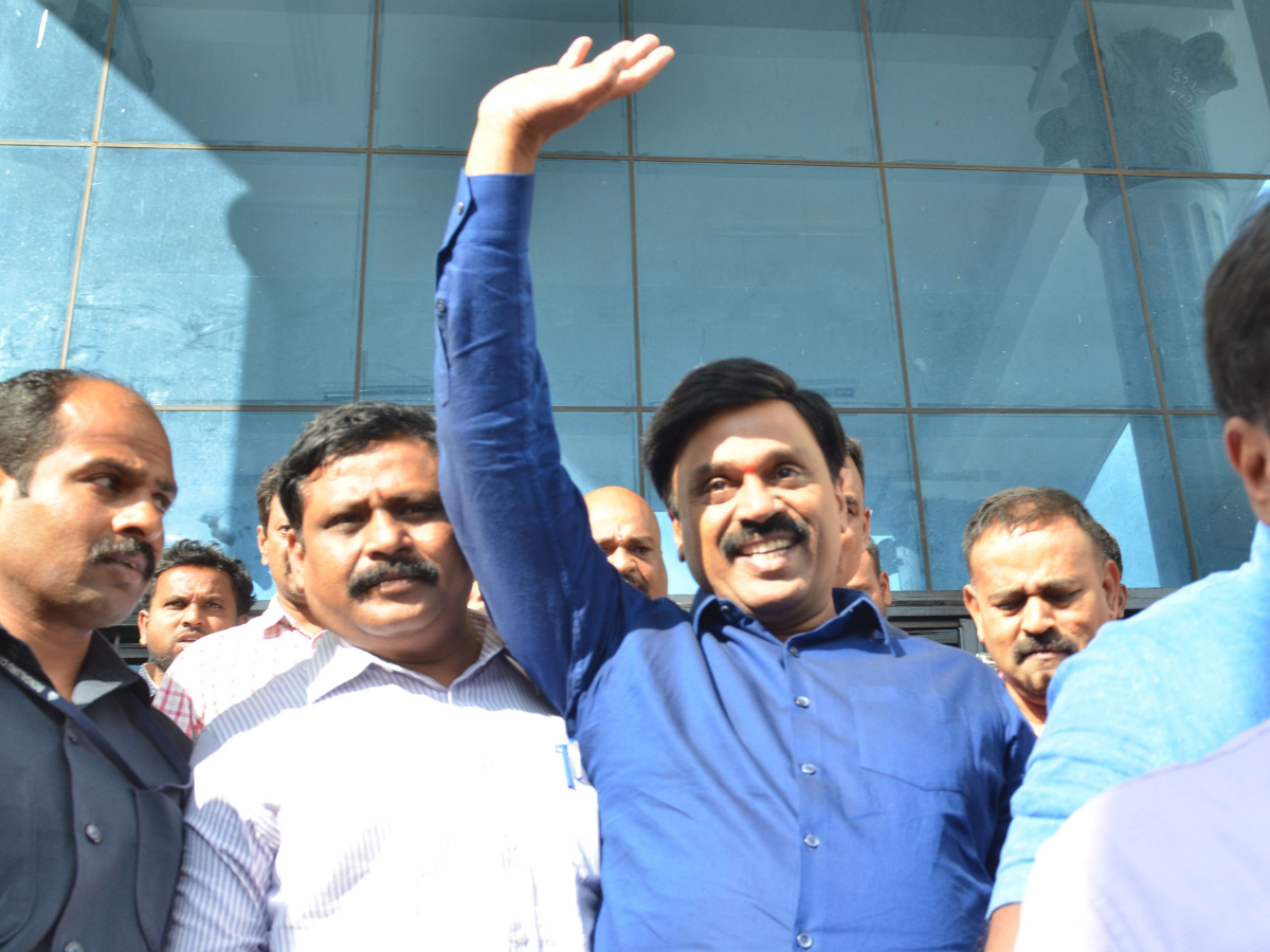 Lok Sabha polls 2019: Former BJP minister and mining baron Gali ...