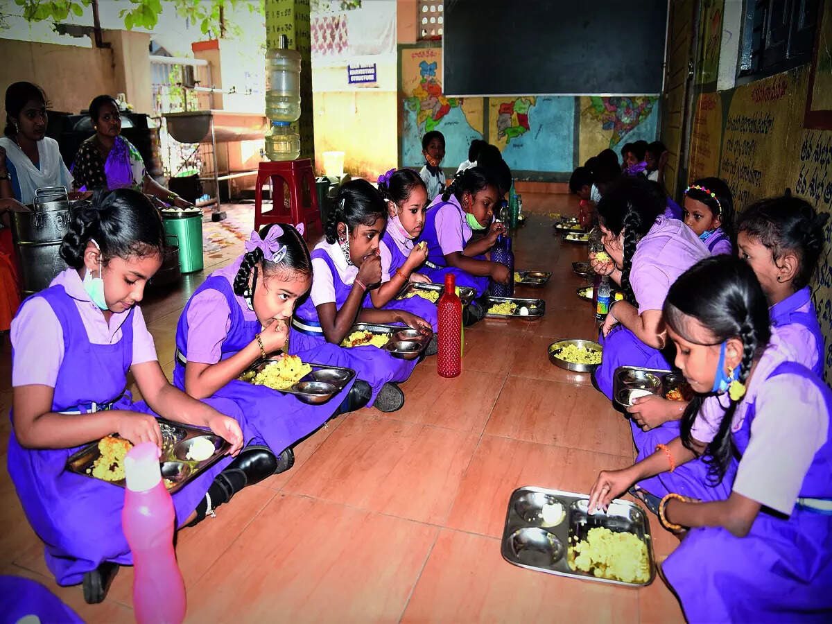 Government extends midday meal benefits to pre-primary children