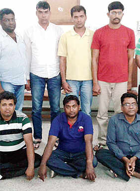 How did the US issue visas to kids and fake parents?