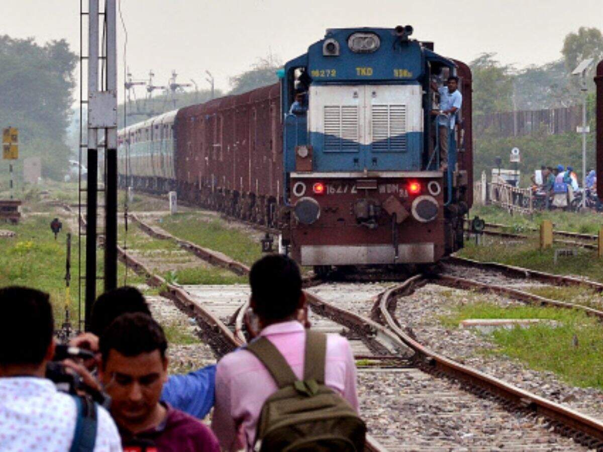 India stops Samjhauta Express link from Delhi to Attari after Pakistan ...