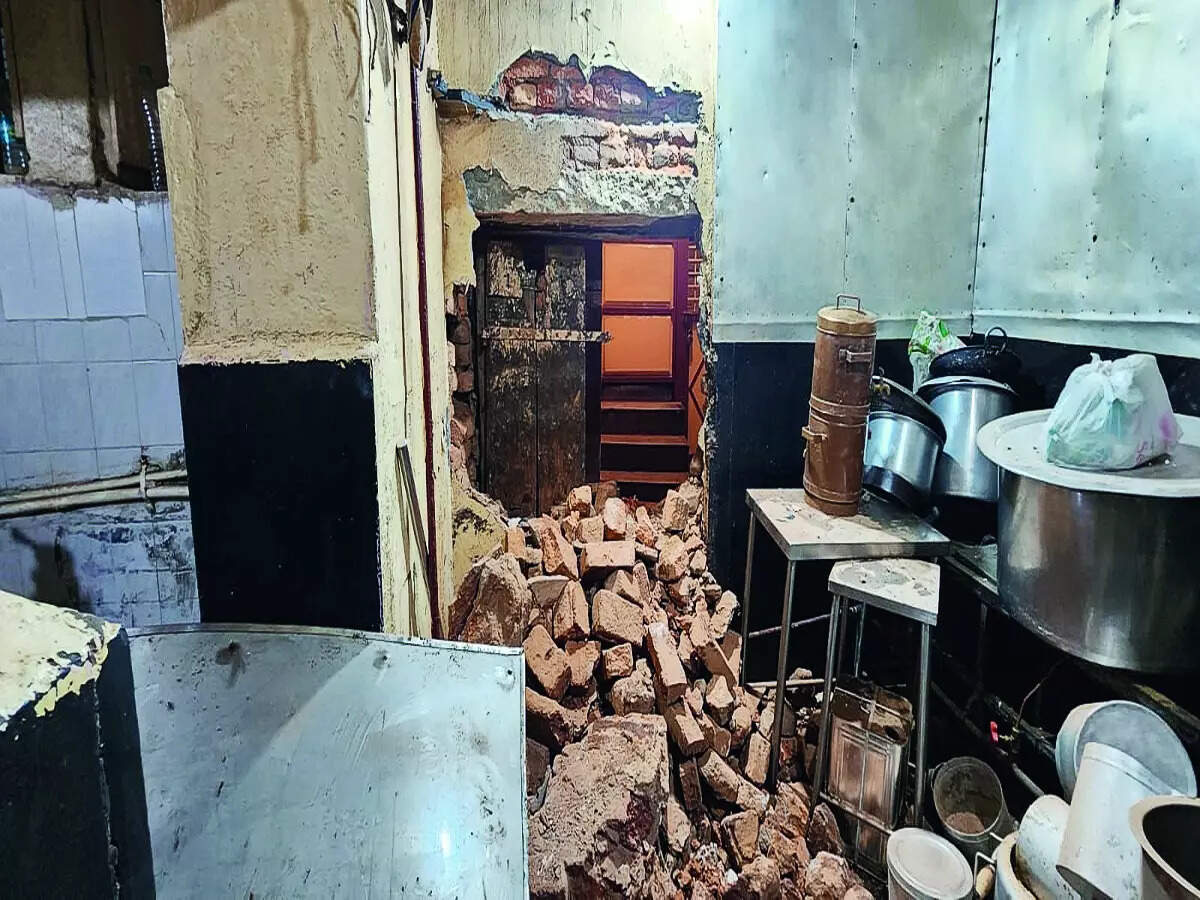 Goons vandalise eatery, threaten & rob workers