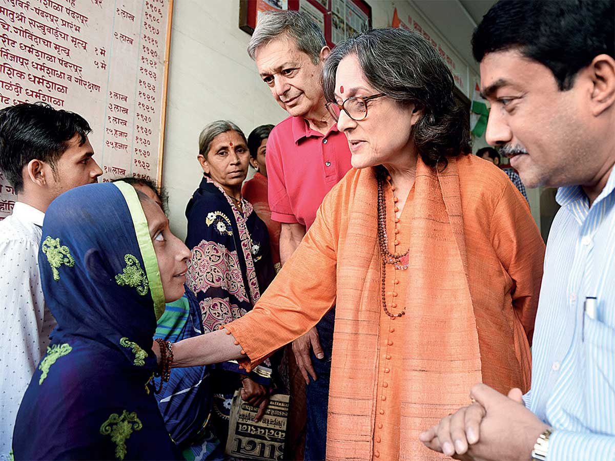 72 Yr Old Us Citizen And Husband Of Cancer Survivor Visits Dharamshala In Dadar Pays For 40