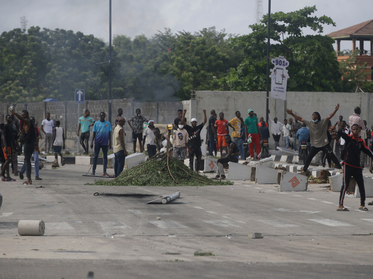 Nigeria unrest spreads after shooting of protesters