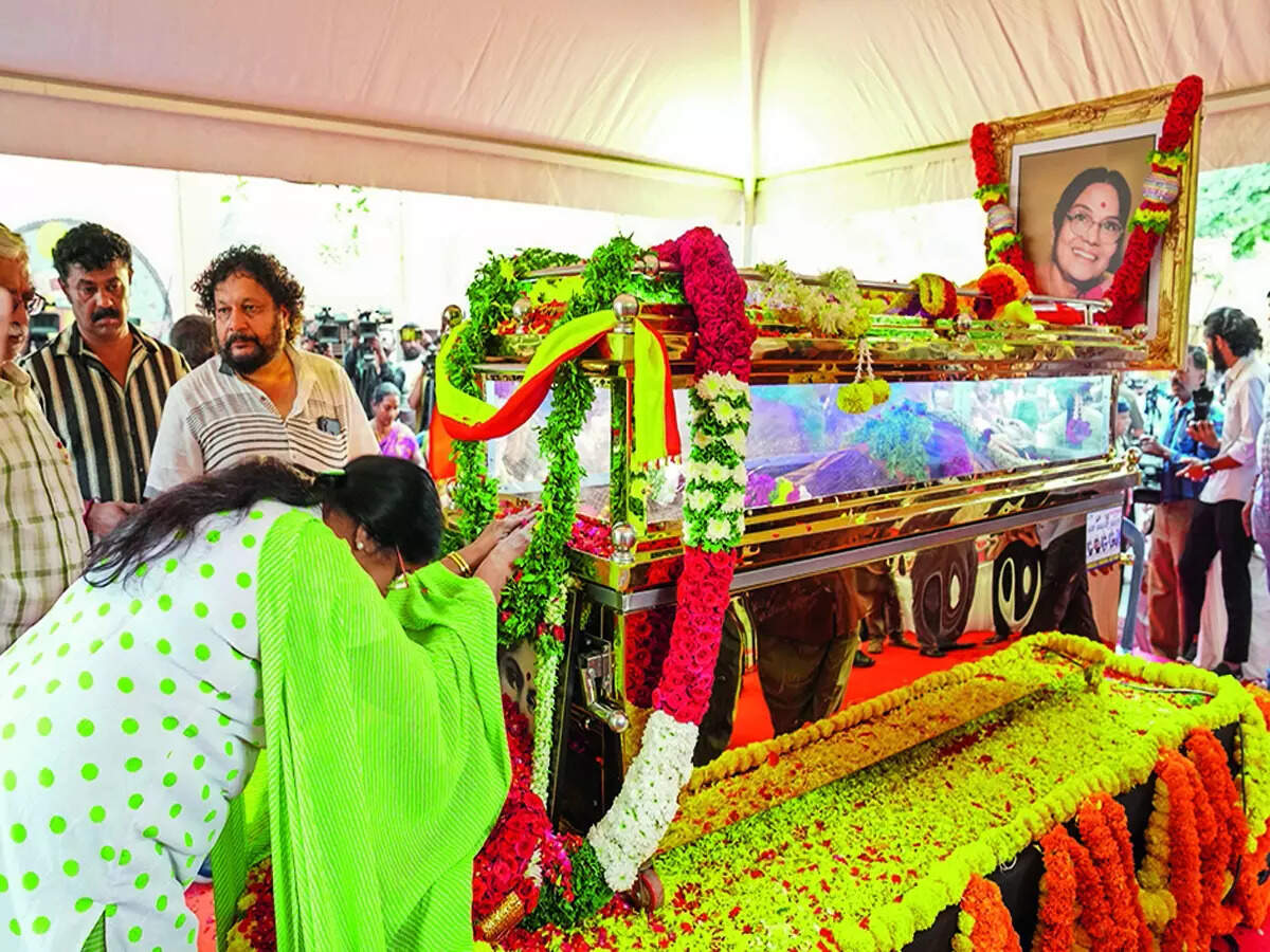Leelavathi laid to rest as thousands pay tearful homage