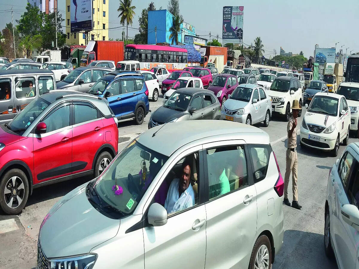 More cars keep rising, public transport stuck in slow lane