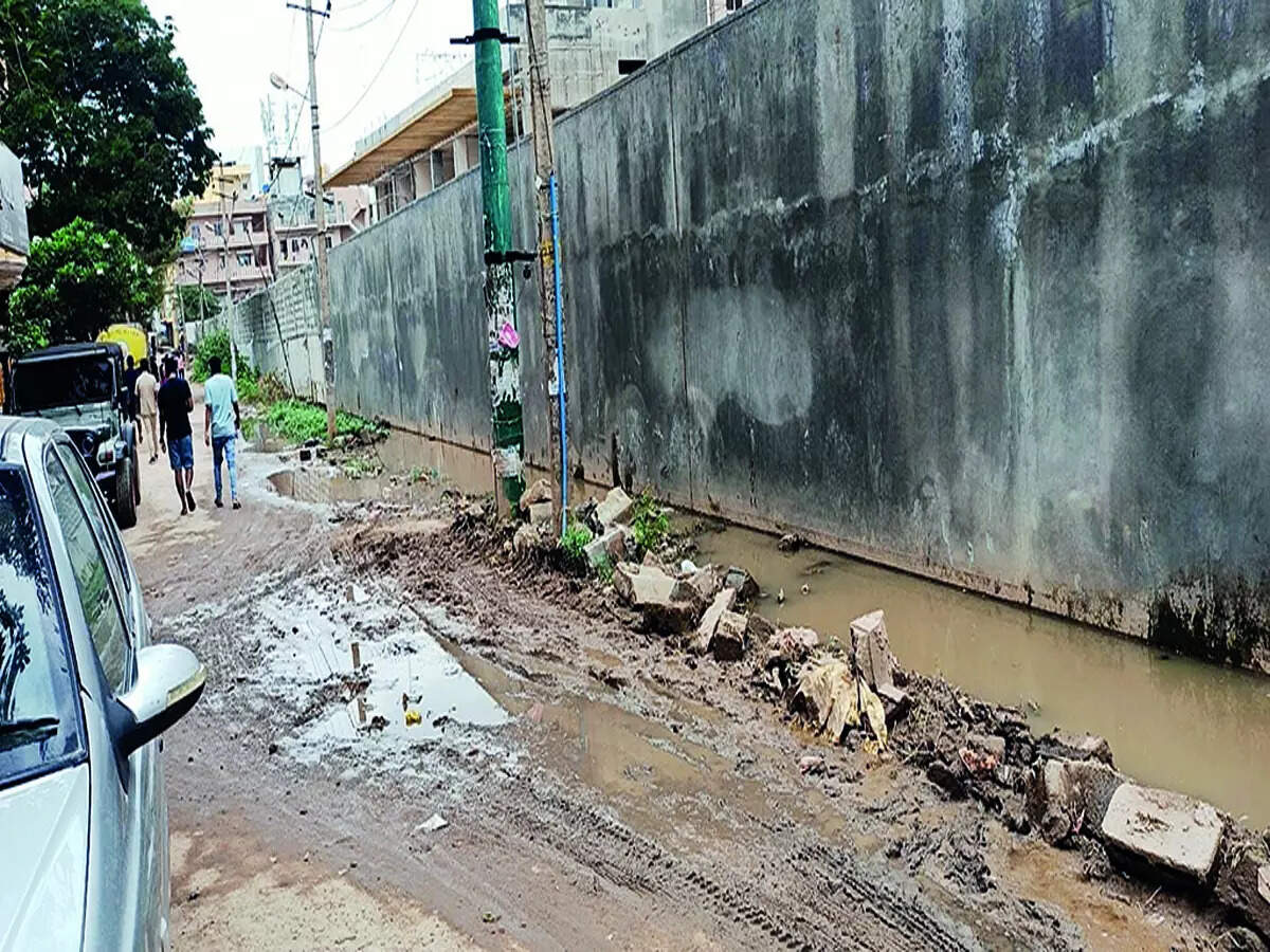 Cesspools that won’t go away in E City Phase 2