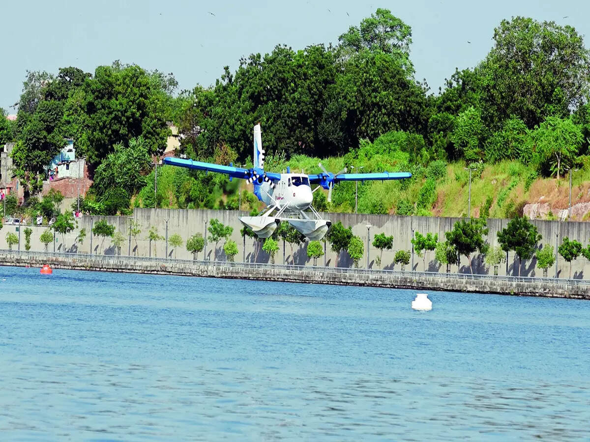 seaplane: Landing in water soon: A seaplane