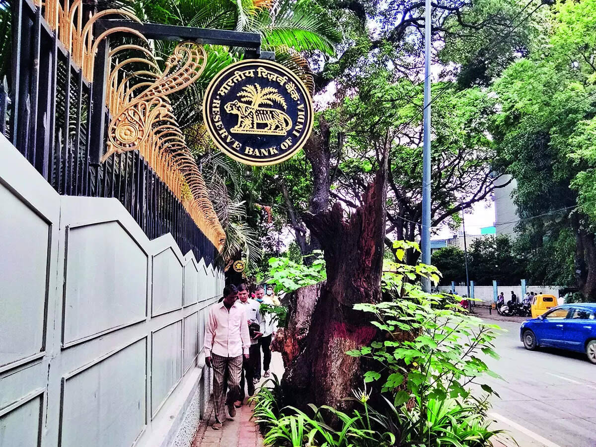 Walkers stumped on Nrupathunga Road
