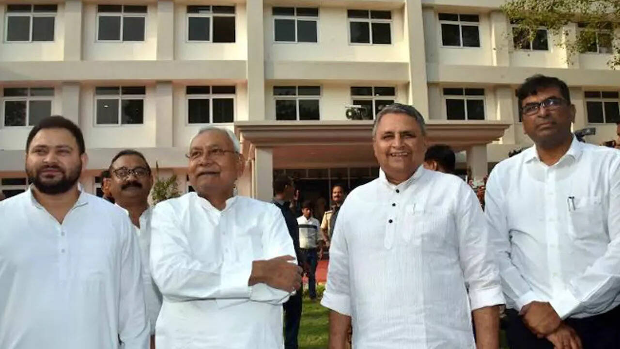 Bihar CM Nitish Kumar inaugurates newly built 'Kar Bhawan', Transport ...