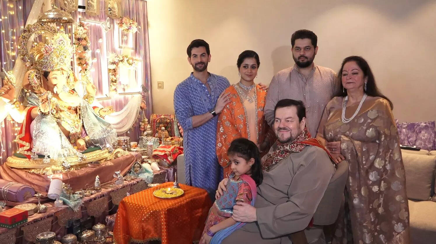 Neil Nitin Mukesh celebrates Ganesh Chaturthi with familly at Mumbai ...