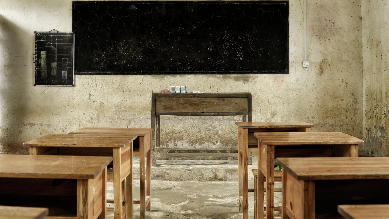 From chalk dust to airborne particles: How polluted air in classrooms ...