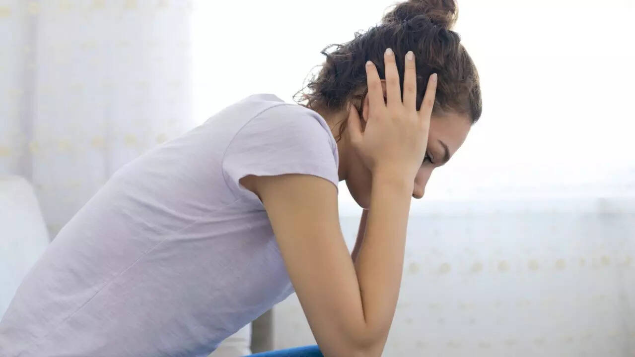 5 ways emotional dependency can ruin romantic bonds - Times of India